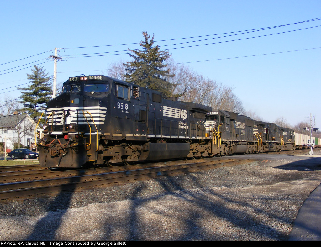 NS 9518 leads a nice looking set of engines on an intermodel train.
